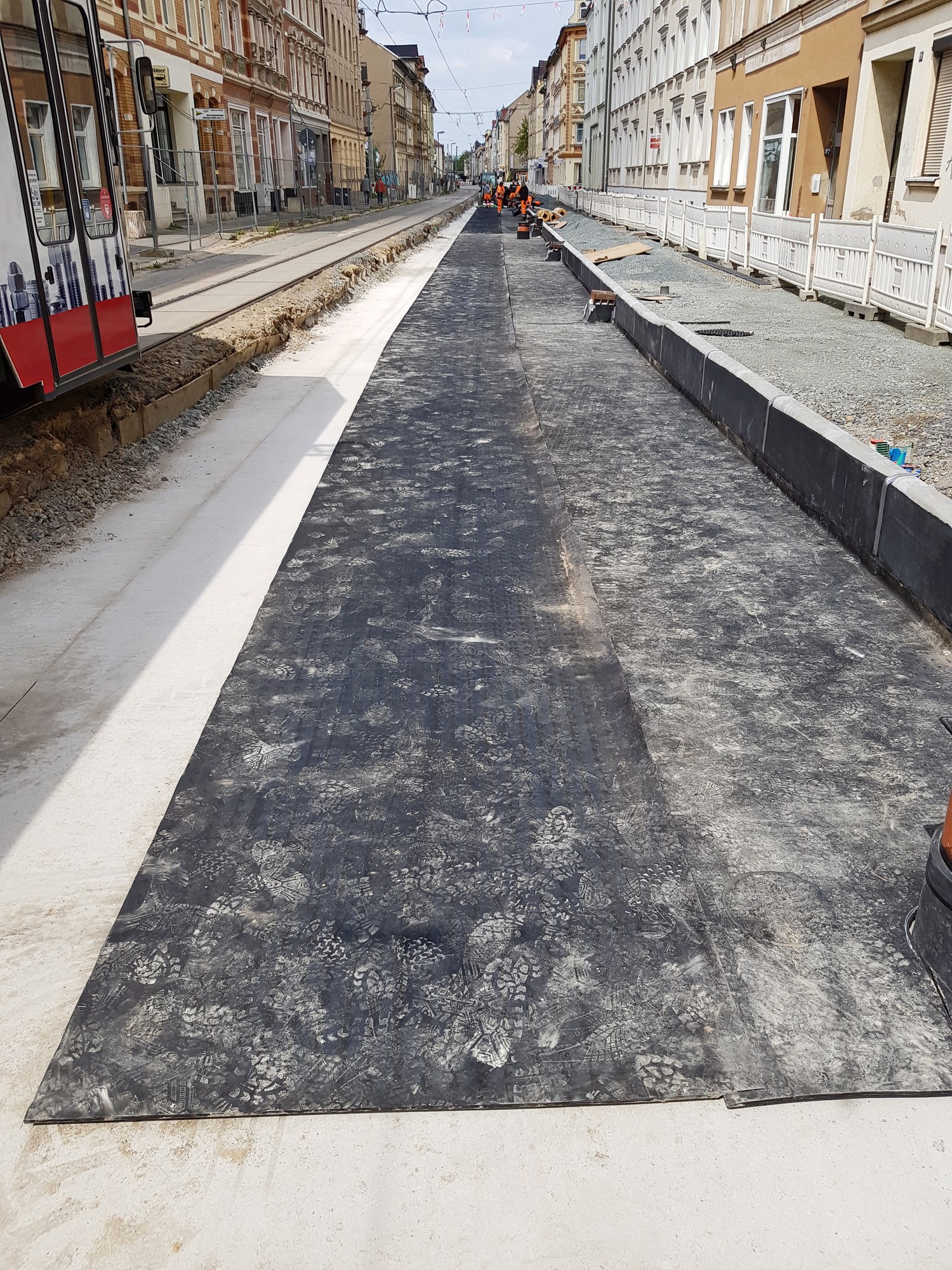Track bed mat USM 1000 W laid in the first construction phase for ...